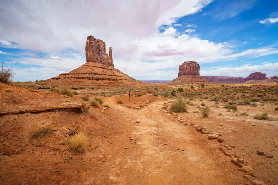 6 Stunning Hikes in Monument Valley — The Discoveries Of