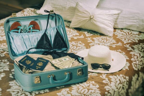 How to Pack Light: Essential Tips and Tricks for Women