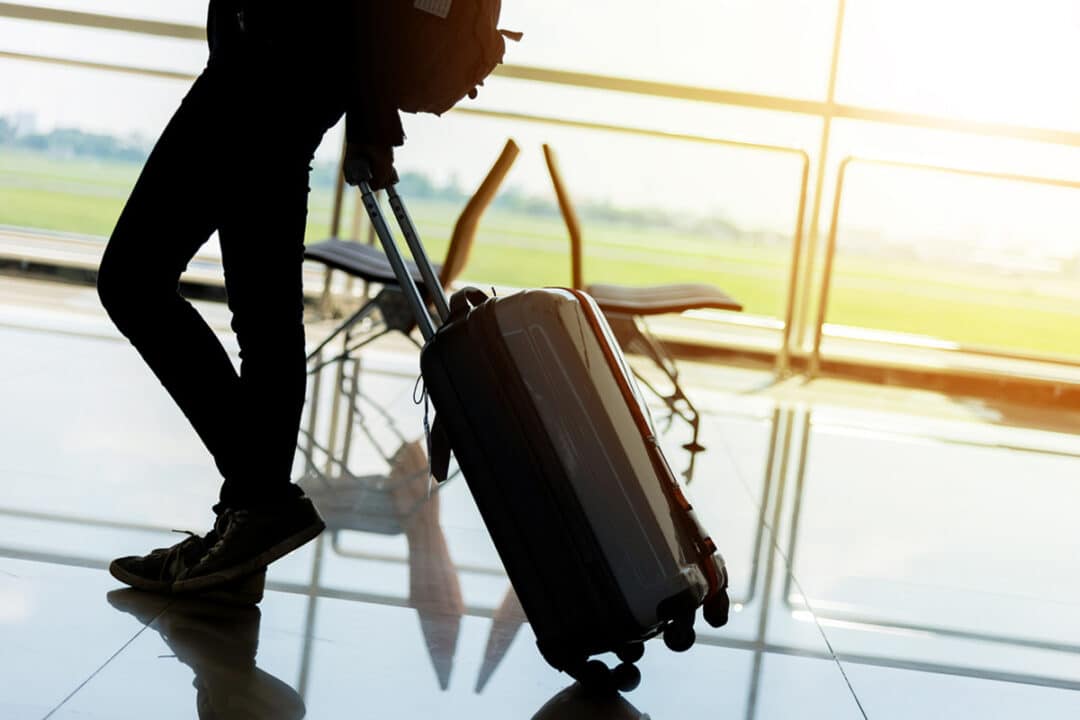 How to Pack Light: Essential Tips and Tricks for Women